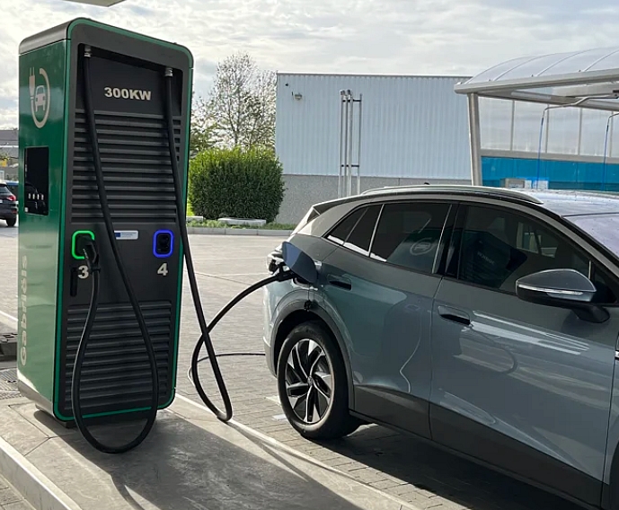 Gabriëls opent ultra fast laadstation met 6 laadpunten in Sint-Pieters ...