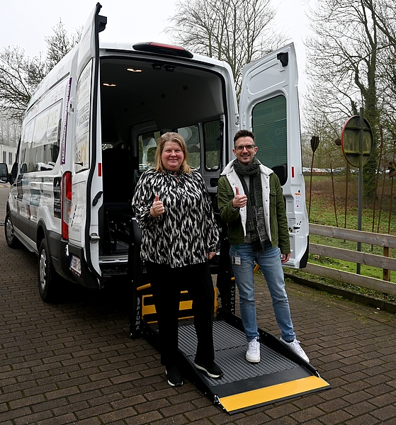 2025-01-17-minibus_Revalidatieziekenhuis Inkendaal_02 – Sint-Pieters ...