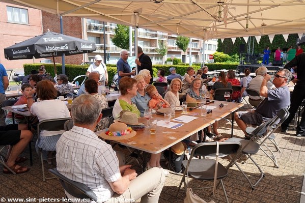 Dertiende Feest op het Plein baadt in zomerse hitte
