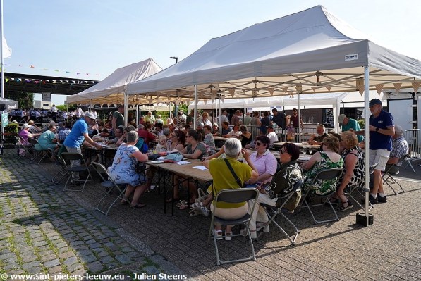 Dertiende Feest op het Plein baadt in zomerse hitte
